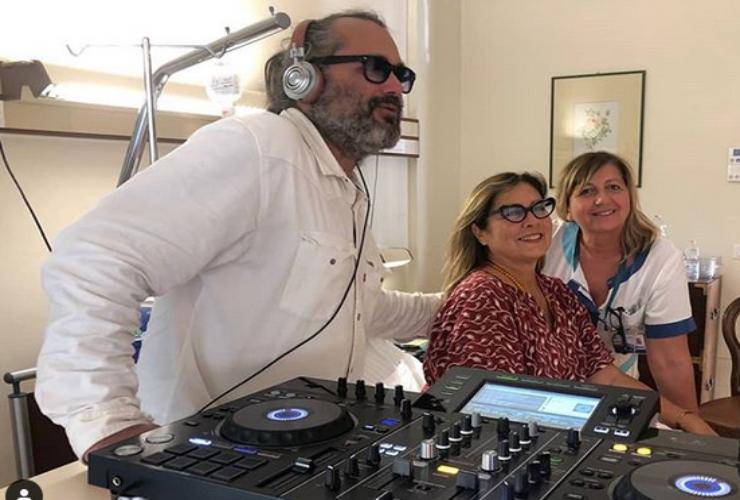 Romina Power ricoverata, in meno di 24 ore due foto e i fan si spaventano Romina Power ricoverata, in meno di 24 ore due foto e i fan si spaventano
