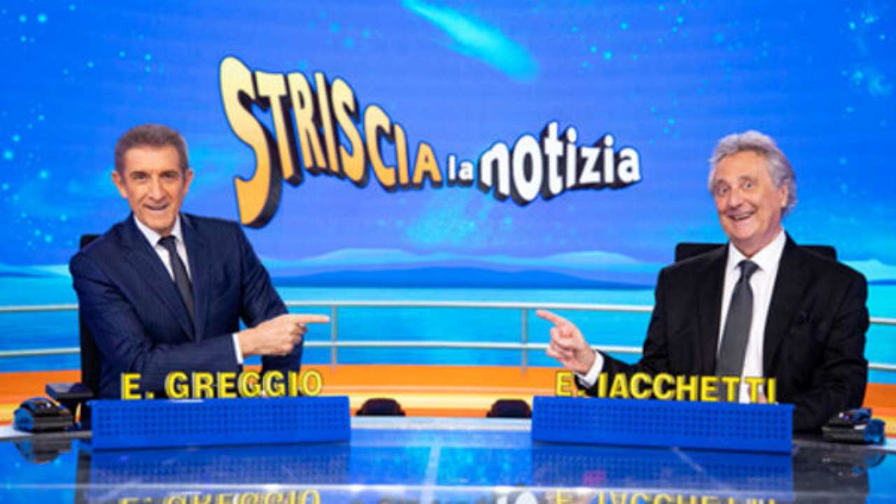 Striscia La Notizia, un drastico cambiamento: due nuovi conduttori Striscia La Notizia, un drastico cambiamento: due nuovi conduttori