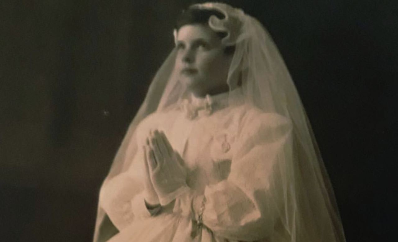 Gemma Galgani, la foto del passato sorprende: era solo una bambina Gemma Galgani, la foto del passato sorprende: era solo una bambina