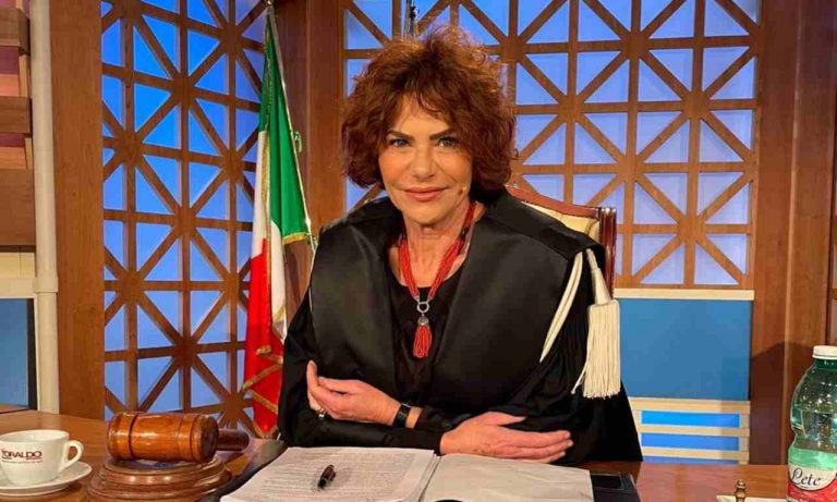 La giudice Simona Napolitani di Forum è un attrice? Sorprendente verità