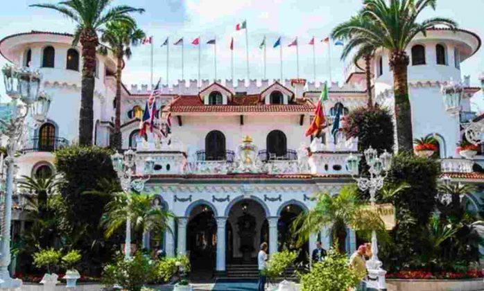 Dormire al Castello delle Cerimonie, si può ma occhio al prezzo